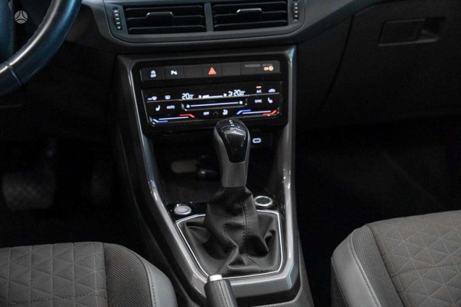 Grey Volkswagen T-Cross 2022 in Vilnius, with an engine capacity of 1.00 L and mileage of 66 thousand km for 18900 €, photo 26 on AUTOMOTO.COM.LV