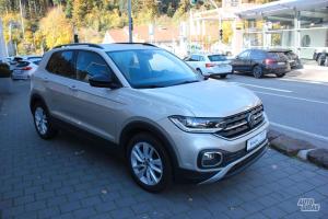 Grey Volkswagen T-Cross 2023 in Kaunas, with an engine capacity of 1.00 L and mileage of 21 thousand km for 27025 €, photo 2 on AUTOMOTO.COM.LV