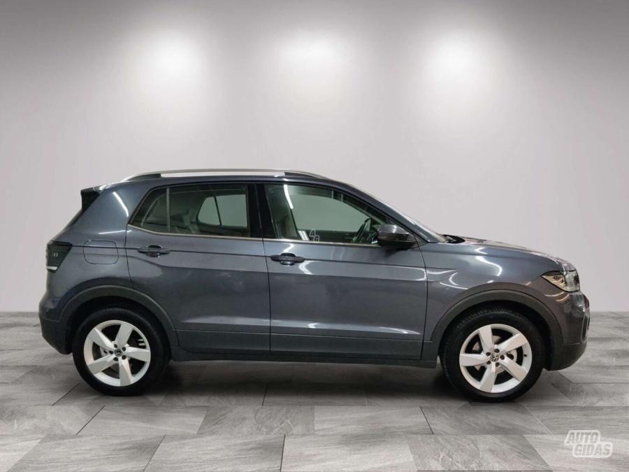 Grey Volkswagen T-Cross 2023 in Kaunas, with an engine capacity of 1.00 L and mileage of 19 thousand km for 22097 €, photo 6 on AUTOMOTO.COM.LV