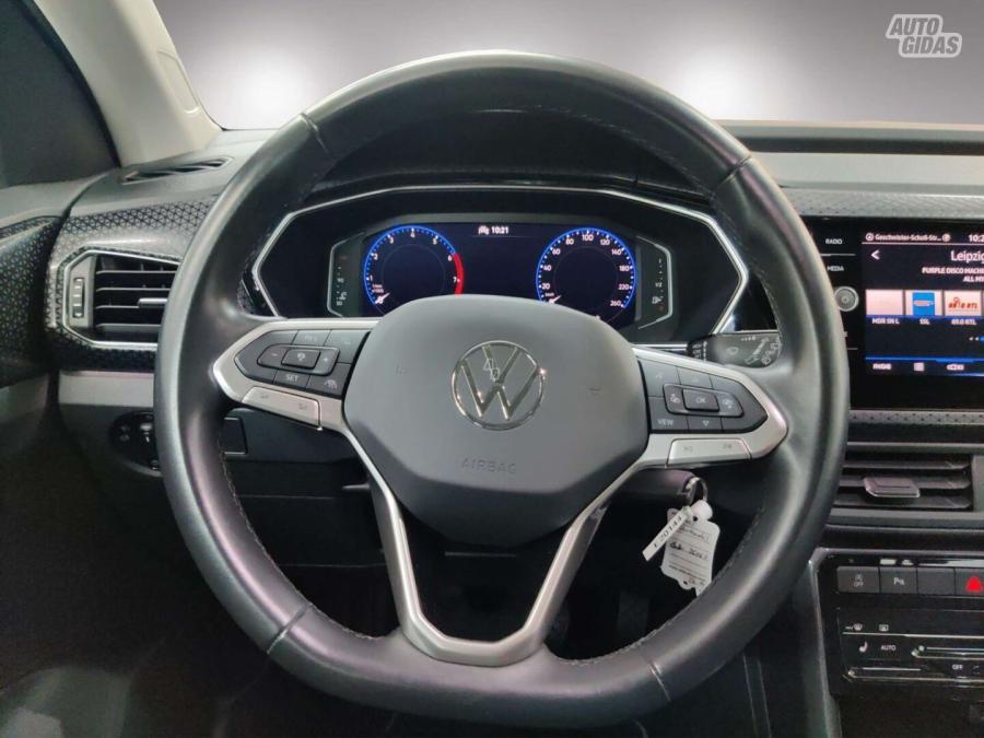 Grey Volkswagen T-Cross 2023 in Kaunas, with an engine capacity of 1.00 L and mileage of 19 thousand km for 22097 €, photo 9 on AUTOMOTO.COM.LV