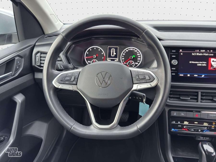 Grey Volkswagen T-Cross 2023 in Kaunas, with an engine capacity of 1.00 L and mileage of 18 thousand km for 23573 €, photo 10 on AUTOMOTO.COM.LV