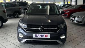Pelēks Volkswagen T-Cross 2023 Kauņa, ar dzinēja tilpumu 1.00 L un nobraukumu 50 tūkst. km par 24357 €, foto  vietnē AUTOMOTO.COM.LV
