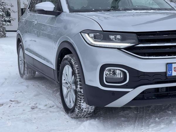 Pelēks Volkswagen T-Cross 2023 Šauļi, ar dzinēja tilpumu 1.00 L un nobraukumu 53 tūkst. km par 17200 €, foto 3 vietnē AUTOMOTO.COM.LV