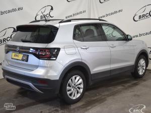 Pelēks Volkswagen T-Cross 2023 Rīga, ar dzinēja tilpumu 1.00 L un nobraukumu 50 tūkst. km par 16800 €, foto 2 vietnē AUTOMOTO.COM.LV