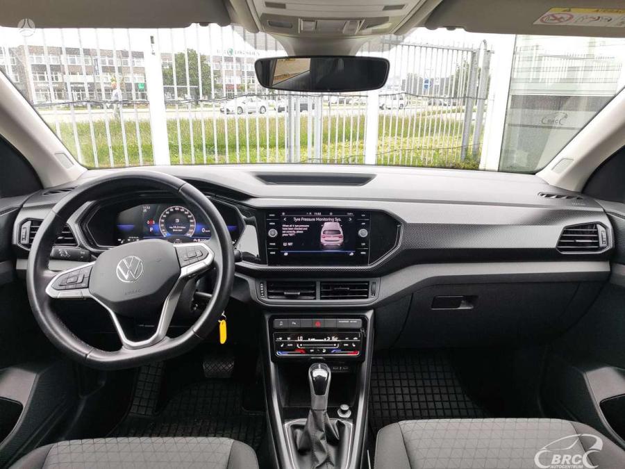 Pelēks Volkswagen T-Cross 2023 Klaipėda, ar dzinēja tilpumu 1.00 L un nobraukumu 81 tūkst. km par 15500 €, foto 6 vietnē AUTOMOTO.COM.LV