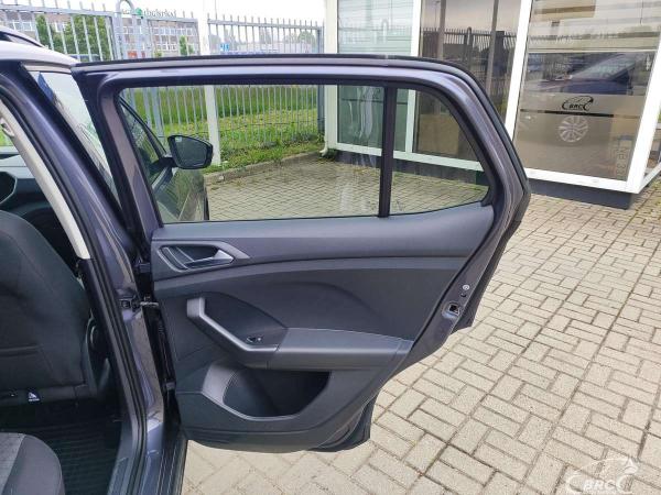 Pelēks Volkswagen T-Cross 2023 Klaipėda, ar dzinēja tilpumu 1.00 L un nobraukumu 81 tūkst. km par 15500 €, foto 10 vietnē AUTOMOTO.COM.LV