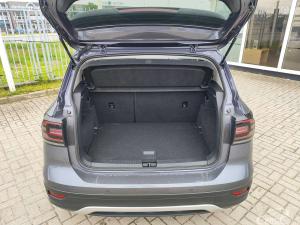 Pelēks Volkswagen T-Cross 2023 Klaipėda, ar dzinēja tilpumu 1.00 L un nobraukumu 81 tūkst. km par 15500 €, foto 14 vietnē AUTOMOTO.COM.LV