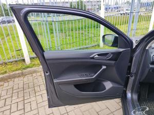 Pelēks Volkswagen T-Cross 2023 Klaipėda, ar dzinēja tilpumu 1.00 L un nobraukumu 81 tūkst. km par 15500 €, foto 19 vietnē AUTOMOTO.COM.LV