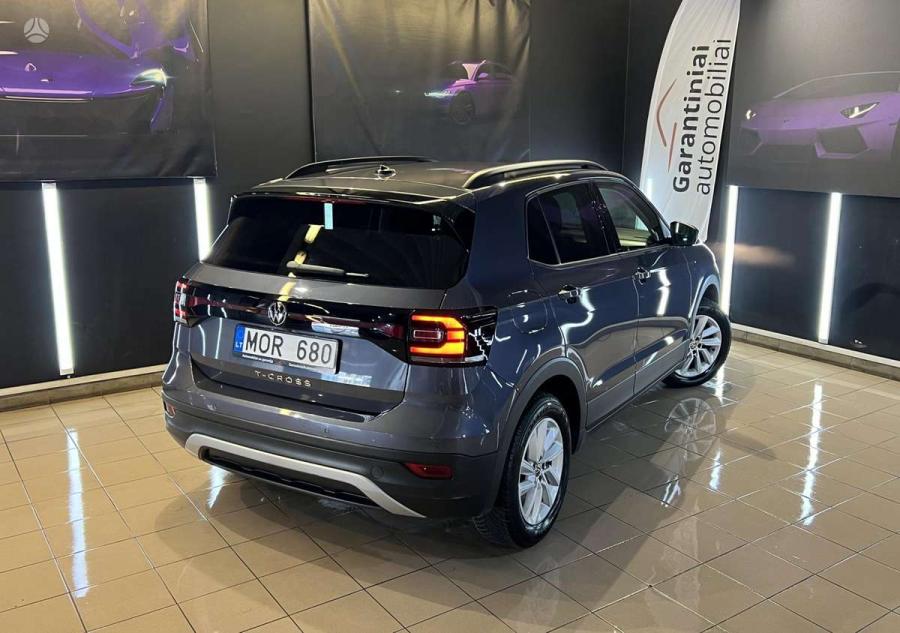 Pelēks Volkswagen T-Cross 2023 Viļņa, ar dzinēja tilpumu 1.00 L un nobraukumu 60 tūkst. km par 16500 €, foto 3 vietnē AUTOMOTO.COM.LV