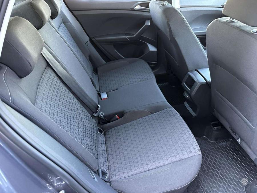 Pelēks Volkswagen T-Cross 2023 Viļņa, ar dzinēja tilpumu 1.00 L un nobraukumu 60 tūkst. km par 16500 €, foto 7 vietnē AUTOMOTO.COM.LV