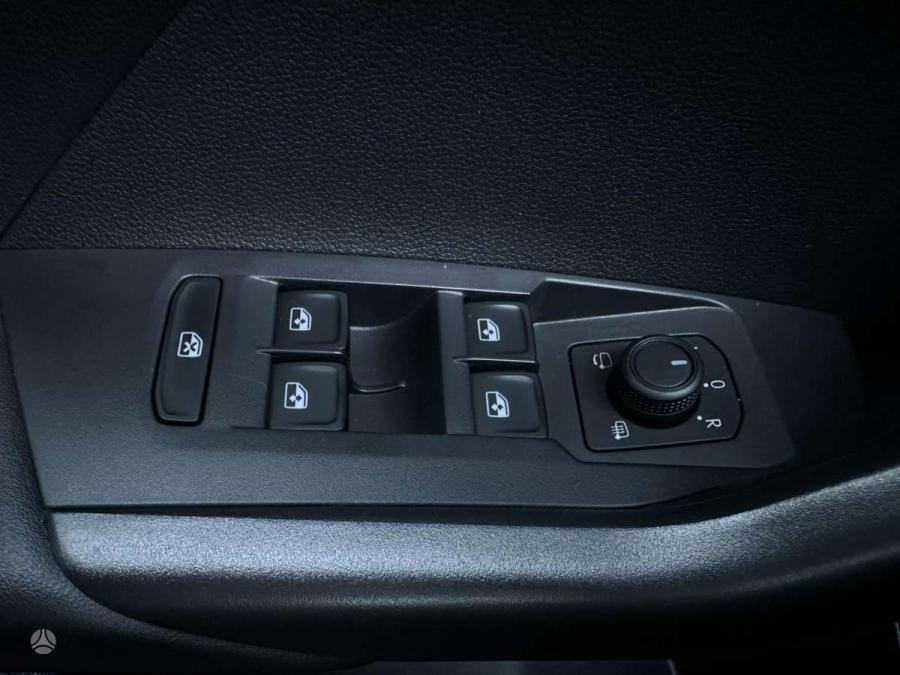 Pelēks Volkswagen T-Cross 2023 Viļņa, ar dzinēja tilpumu 1.00 L un nobraukumu 60 tūkst. km par 16500 €, foto 21 vietnē AUTOMOTO.COM.LV