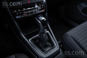 Pelēks Volkswagen T-Cross 2023 Rīga, ar dzinēja tilpumu 1.00 L un nobraukumu 57 tūkst. km par 20950 €, foto 14 vietnē AUTOMOTO.COM.LV