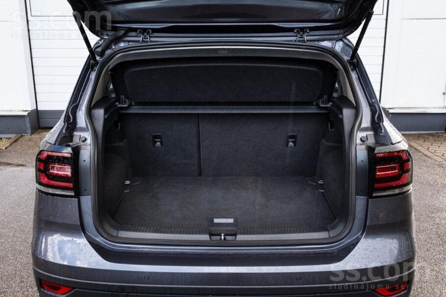 Pelēks Volkswagen T-Cross 2023 Rīga, ar dzinēja tilpumu 1.00 L un nobraukumu 57 tūkst. km par 20950 €, foto 15 vietnē AUTOMOTO.COM.LV