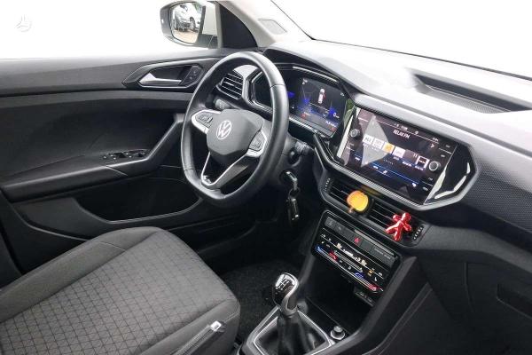 Grey Volkswagen T-Cross 2024 in Klaipeda, with an engine capacity of 1.00 L and mileage of 32 thousand km for 16000 €, photo 7 on AUTOMOTO.COM.LV