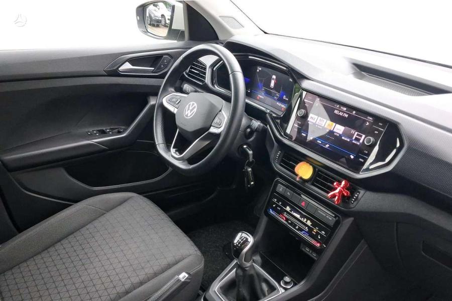 Pelēks Volkswagen T-Cross 2024 Klaipėda, ar dzinēja tilpumu 1.00 L un nobraukumu 32 tūkst. km par 16000 €, foto 8 vietnē AUTOMOTO.COM.LV