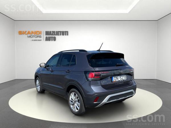 Серый Фольксваген T-Cross 2024 в Рига, объемом двигателя 1.50 л и пробегом 9 тыс. км за 23990 €, фото 4 на AUTOMOTO.COM.LV