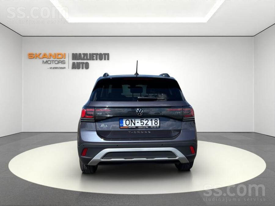 Серый Фольксваген T-Cross 2024 в Рига, объемом двигателя 1.50 л и пробегом 9 тыс. км за 23990 €, фото 6 на AUTOMOTO.COM.LV