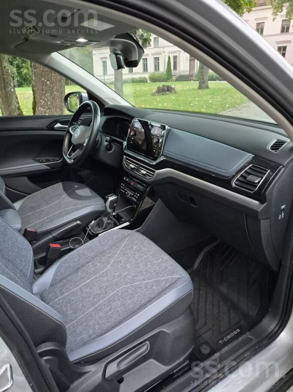 Volkswagen T-Cross 2024 Kuldīga vietnē Pelēks Volkswagen T-Cross 2024 Kuldīga, ar dzinēja tilpumu 1.00 L un nobraukumu 36 tūkst. km par 21900 €, foto 8 vietnē AUTOMOTO.COM.LV