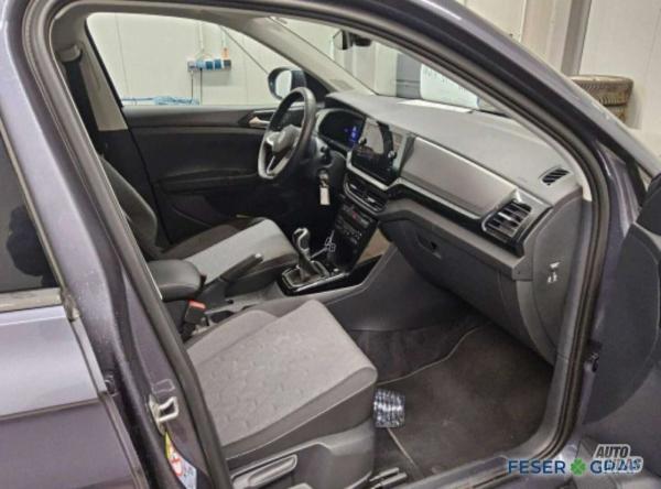 Grey Volkswagen T-Cross 2025 in Kaunas, with an engine capacity of 1.00 L and mileage of 17 thousand km for 22338 €, photo 3 on AUTOMOTO.COM.LV