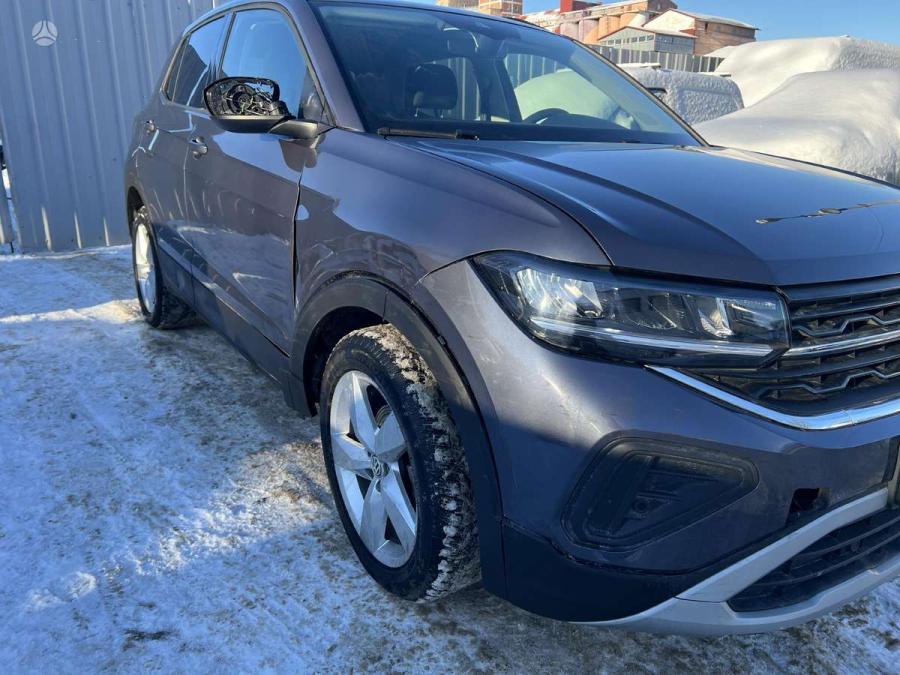 Pelēks Volkswagen T-Cross 2025 Kauņa, ar dzinēja tilpumu 1.00 L un nobraukumu 14 tūkst. km par 17900 €, foto 6 vietnē AUTOMOTO.COM.LV