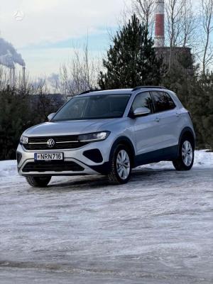 Серый Фольксваген T-Cross 2025 в Вильнюс, объемом двигателя 1.00 л и пробегом 88 тыс. км за 23500 €, фото  на AUTOMOTO.COM.LV