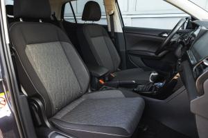 Pelēks Volkswagen T-Cross 2025 Ventspils, ar dzinēja tilpumu 1.00 L un nobraukumu 31 tūkst. km par 27400 €, foto 16 vietnē AUTOMOTO.COM.LV