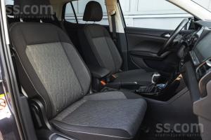 Pelēks Volkswagen T-Cross 2025 Ventspils, ar dzinēja tilpumu 1.00 L un nobraukumu 31 tūkst. km par 22500 €, foto 16 vietnē AUTOMOTO.COM.LV