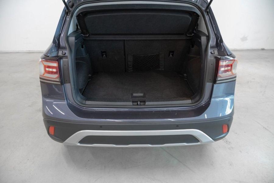 Pelēks Volkswagen T-Cross 2025 Viļņa, ar dzinēja tilpumu 1.00 L un nobraukumu 25 tūkst. km par 22400 €, foto 19 vietnē AUTOMOTO.COM.LV