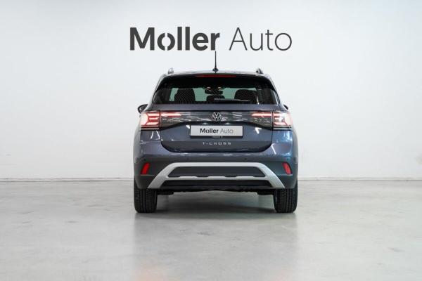 Pelēks Volkswagen T-Cross 2025 Viļņa, ar dzinēja tilpumu 1.00 L un nobraukumu 24 tūkst. km par 22400 €, foto 6 vietnē AUTOMOTO.COM.LV