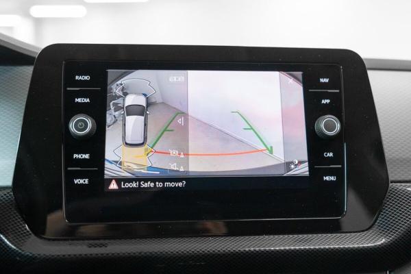 Pelēks Volkswagen T-Cross 2025 Viļņa, ar dzinēja tilpumu 1.00 L un nobraukumu 24 tūkst. km par 22400 €, foto 10 vietnē AUTOMOTO.COM.LV