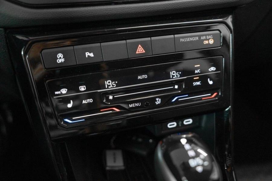 Pelēks Volkswagen T-Cross 2025 Viļņa, ar dzinēja tilpumu 1.00 L un nobraukumu 24 tūkst. km par 22400 €, foto 16 vietnē AUTOMOTO.COM.LV