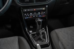 Pelēks Volkswagen T-Cross 2025 Viļņa, ar dzinēja tilpumu 1.00 L un nobraukumu 24 tūkst. km par 22400 €, foto 17 vietnē AUTOMOTO.COM.LV