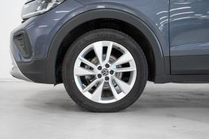 Pelēks Volkswagen T-Cross 2025 Viļņa, ar dzinēja tilpumu 1.00 L un nobraukumu 24 tūkst. km par 22400 €, foto 21 vietnē AUTOMOTO.COM.LV