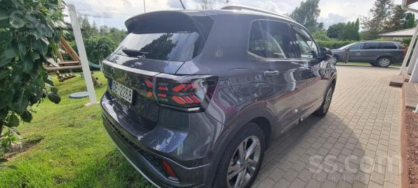 Pelēks Volkswagen T-Cross 2025 Rīga, ar dzinēja tilpumu 1.00 L un nobraukumu 23 tūkst. km par 27000 €, foto 3 vietnē AUTOMOTO.COM.LV
