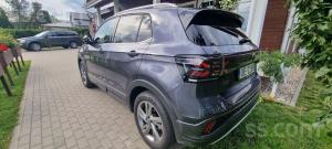 Pelēks Volkswagen T-Cross 2025 Rīga, ar dzinēja tilpumu 1.00 L un nobraukumu 23 tūkst. km par 27000 €, foto 5 vietnē AUTOMOTO.COM.LV