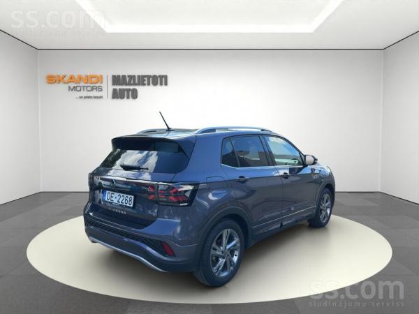 Pelēks Volkswagen T-Cross 2025 Rīga, ar dzinēja tilpumu 1.00 L un nobraukumu 23 tūkst. km par 23990 €, foto 5 vietnē AUTOMOTO.COM.LV