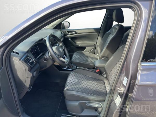 Pelēks Volkswagen T-Cross 2025 Rīga, ar dzinēja tilpumu 1.00 L un nobraukumu 23 tūkst. km par 23990 €, foto 8 vietnē AUTOMOTO.COM.LV