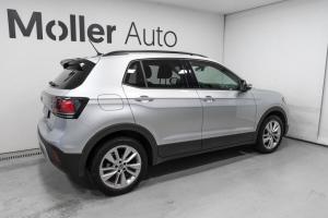 Grey Volkswagen T-Cross 2025 in Vilnius, with an engine capacity of 1.00 L and mileage of 25 thousand km for 21950 €, photo 5 on AUTOMOTO.COM.LV