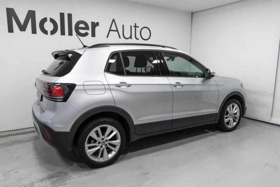 Grey Volkswagen T-Cross 2025 in Vilnius, with an engine capacity of 1.00 L and mileage of 25 thousand km for 21950 €, photo 5 on AUTOMOTO.COM.LV
