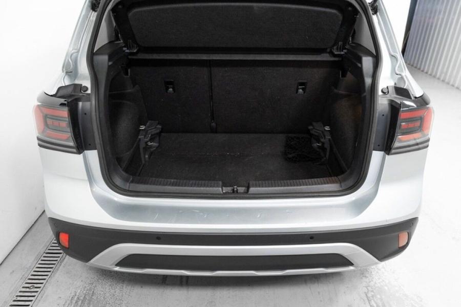 Grey Volkswagen T-Cross 2025 in Vilnius, with an engine capacity of 1.00 L and mileage of 25 thousand km for 21950 €, photo 21 on AUTOMOTO.COM.LV