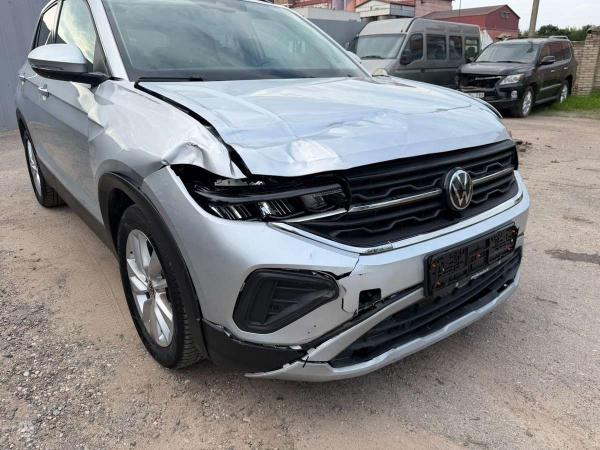 Pelēks Volkswagen T-Cross 2025 Kauņa, ar dzinēja tilpumu 1.00 L un nobraukumu 26 tūkst. km par 12900 €, foto 5 vietnē AUTOMOTO.COM.LV