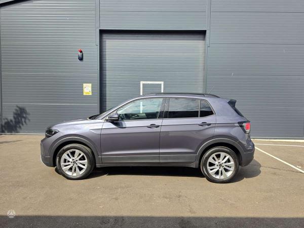 Grey Volkswagen T-Cross 2025 in Kaunas, with an engine capacity of 1.00 L and mileage of 28 thousand km for 14400 €, photo 5 on AUTOMOTO.COM.LV