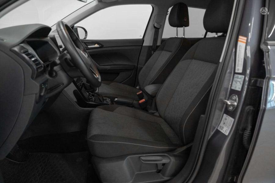 Pelēks Volkswagen T-Cross 2025 Viļņa, ar dzinēja tilpumu 1.00 L un nobraukumu 23 tūkst. km par 21750 €, foto 8 vietnē AUTOMOTO.COM.LV