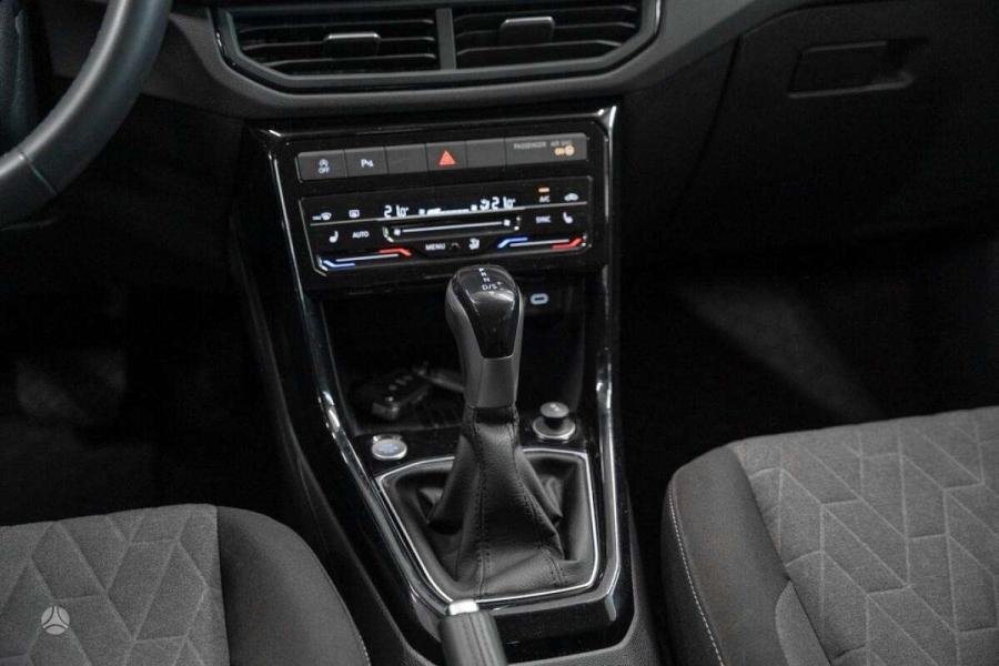 Pelēks Volkswagen T-Cross 2025 Viļņa, ar dzinēja tilpumu 1.00 L un nobraukumu 23 tūkst. km par 21750 €, foto 16 vietnē AUTOMOTO.COM.LV
