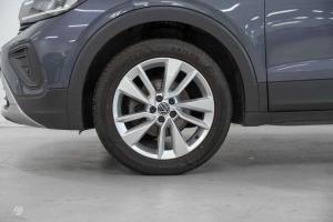 Pelēks Volkswagen T-Cross 2025 Viļņa, ar dzinēja tilpumu 1.00 L un nobraukumu 23 tūkst. km par 21750 €, foto 20 vietnē AUTOMOTO.COM.LV