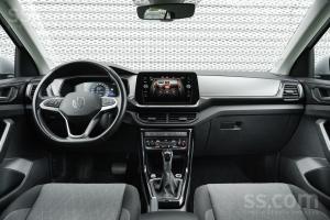 Pelēks Volkswagen T-Cross 2025 Rīga, ar dzinēja tilpumu 1.00 L un nobraukumu 45 tūkst. km par 22900 €, foto 7 vietnē AUTOMOTO.COM.LV