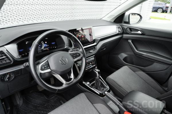 Grey Volkswagen T-Cross 2025 in Riga, with an engine capacity of 1.00 L and mileage of 45 thousand km for 22900 €, photo 9 on AUTOMOTO.COM.LV