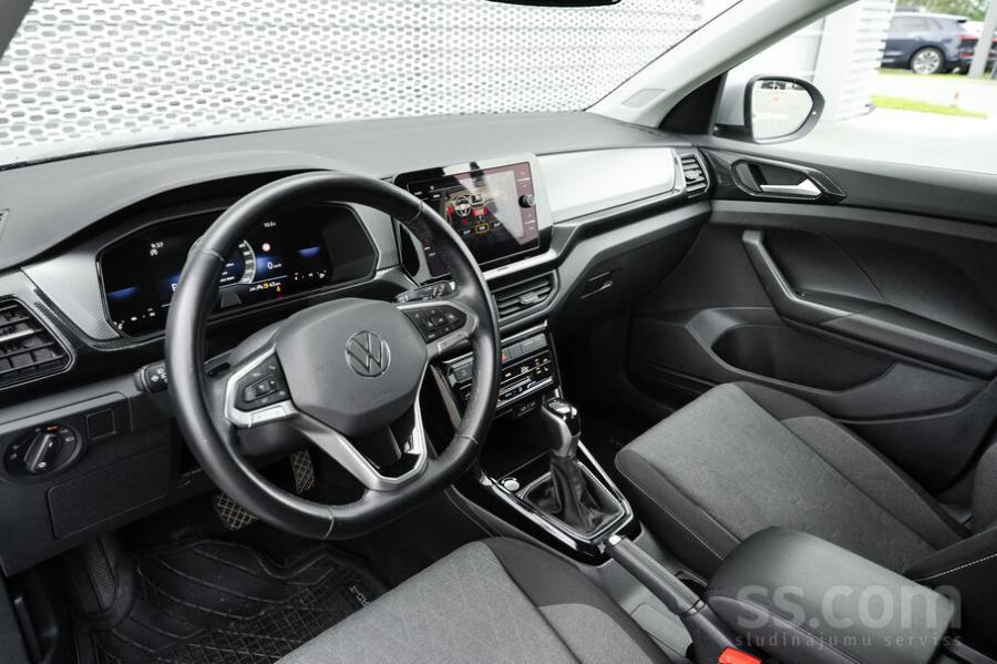 Pelēks Volkswagen T-Cross 2025 Rīga, ar dzinēja tilpumu 1.00 L un nobraukumu 45 tūkst. km par 22900 €, foto 9 vietnē AUTOMOTO.COM.LV