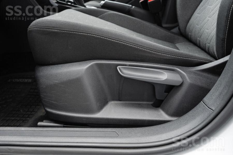 Pelēks Volkswagen T-Cross 2025 Rīga, ar dzinēja tilpumu 1.00 L un nobraukumu 45 tūkst. km par 22900 €, foto 10 vietnē AUTOMOTO.COM.LV