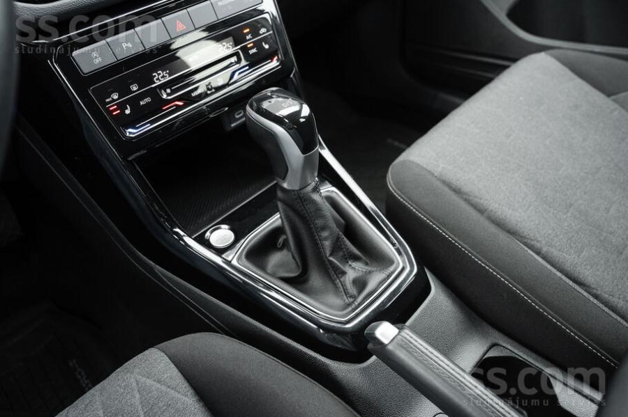 Pelēks Volkswagen T-Cross 2025 Rīga, ar dzinēja tilpumu 1.00 L un nobraukumu 45 tūkst. km par 22900 €, foto 23 vietnē AUTOMOTO.COM.LV
